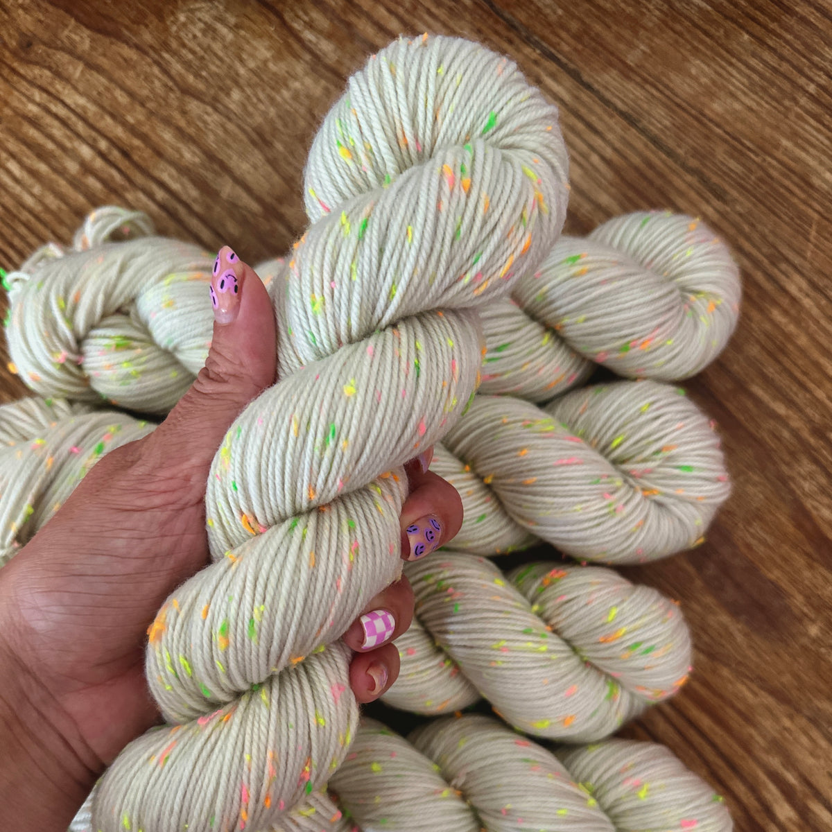 Silver Neon Neps Double Knit – Spectrum Fibre